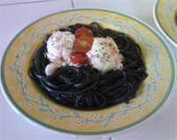Recetas.net. receta de Pasta negra con salmón y mascarpone