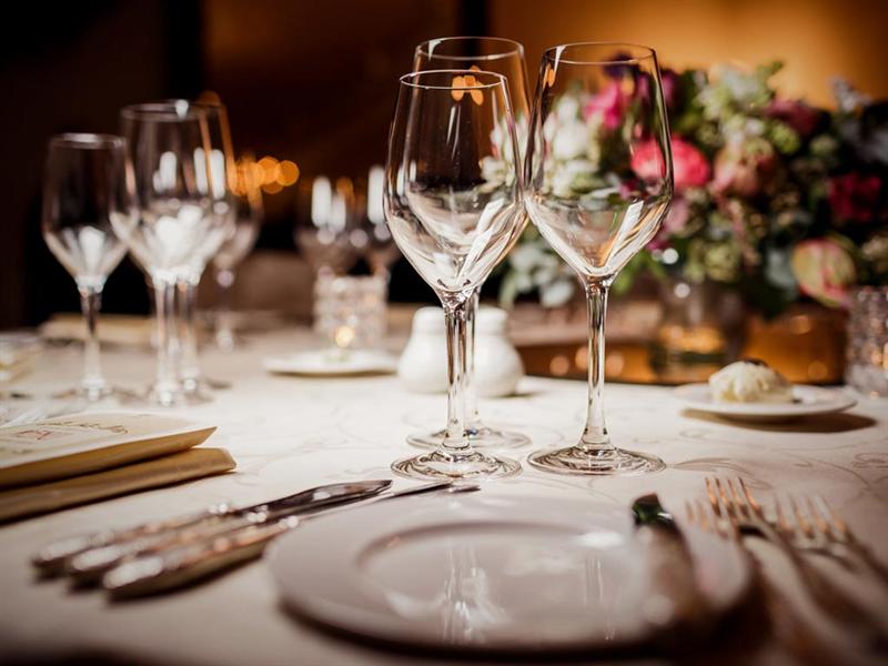 Protocolo: cómo invitar a una comida o cena